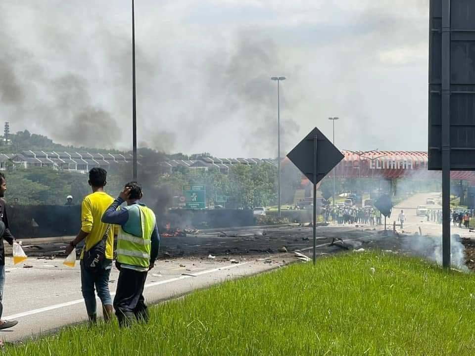 Pesawat Ringan Terhempas Di Elmina, Ada Mangsa Maut | The Rakyat insight