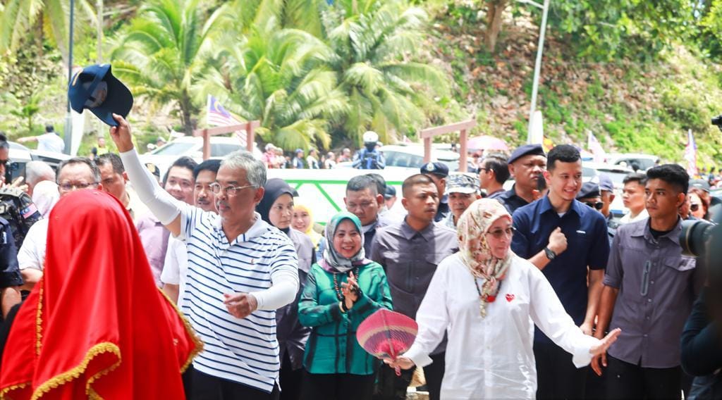 Pan Borneo: Agong Zahir Penghargaan Terhadap Najib, Kerajaan Terdahulu ...