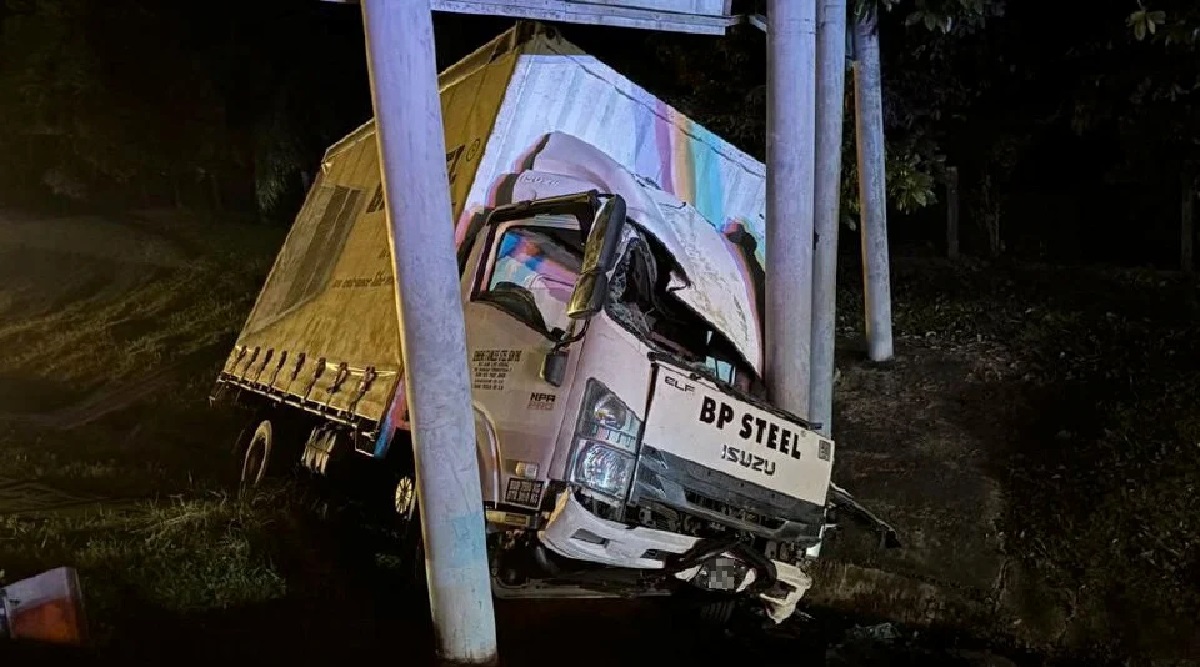 Kelindan Lori Maut Dua Lagi Cedera Lori Terbabas Langgar Papan Tanda ...