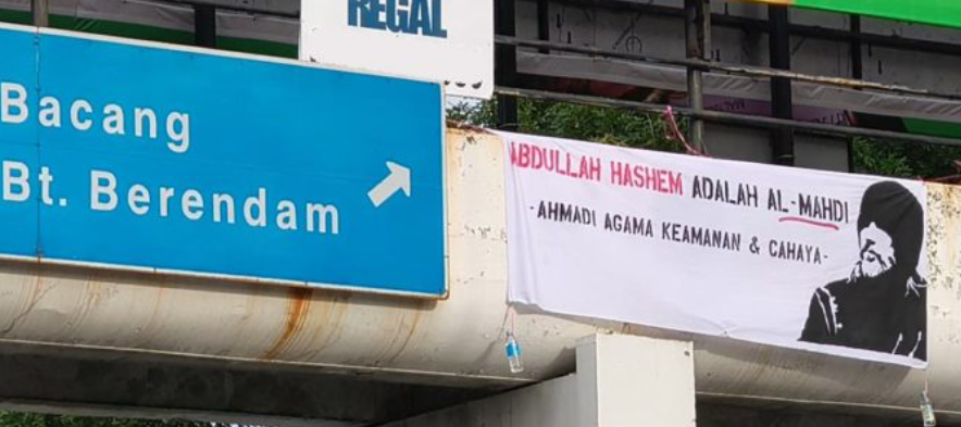 Ada Pihak Gantung Kain Rentang Ajaran The Ahmadi Di Melaka | The Rakyat ...